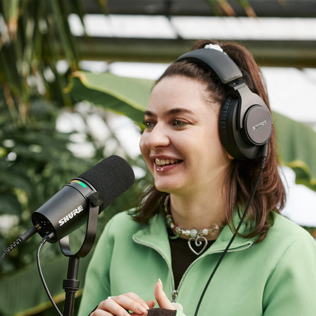 Shure MV7+ Hybrid Output USB-C & XLR Podcast Microphone & Desktop Stan